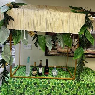 45" x 53" Luau Tropical Leaves & Raffia Roof Tabletop Hut with Frame ...