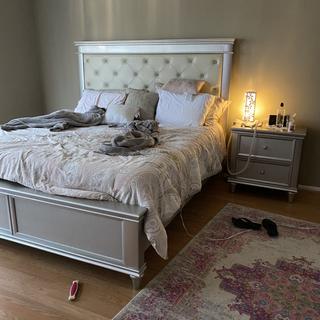 Raymour and flanigan tufted bed store