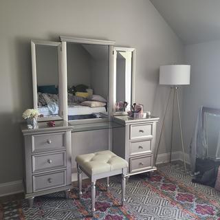 Raymour and flanigan makeup vanity store